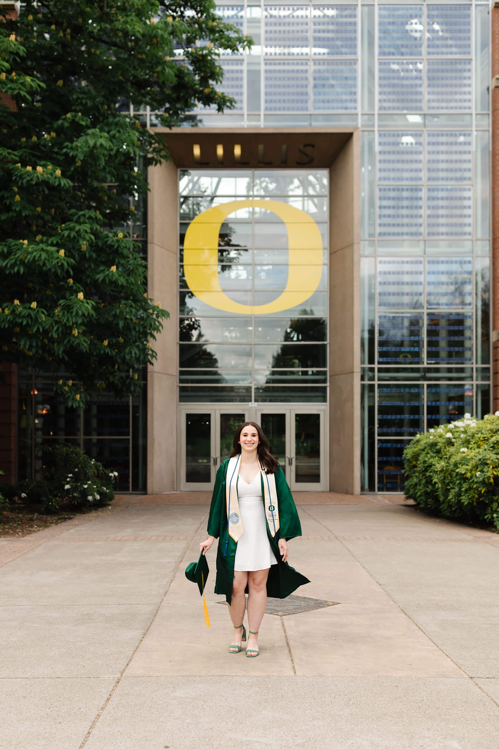 Graduation Pictures at UO | Bryndle Photo