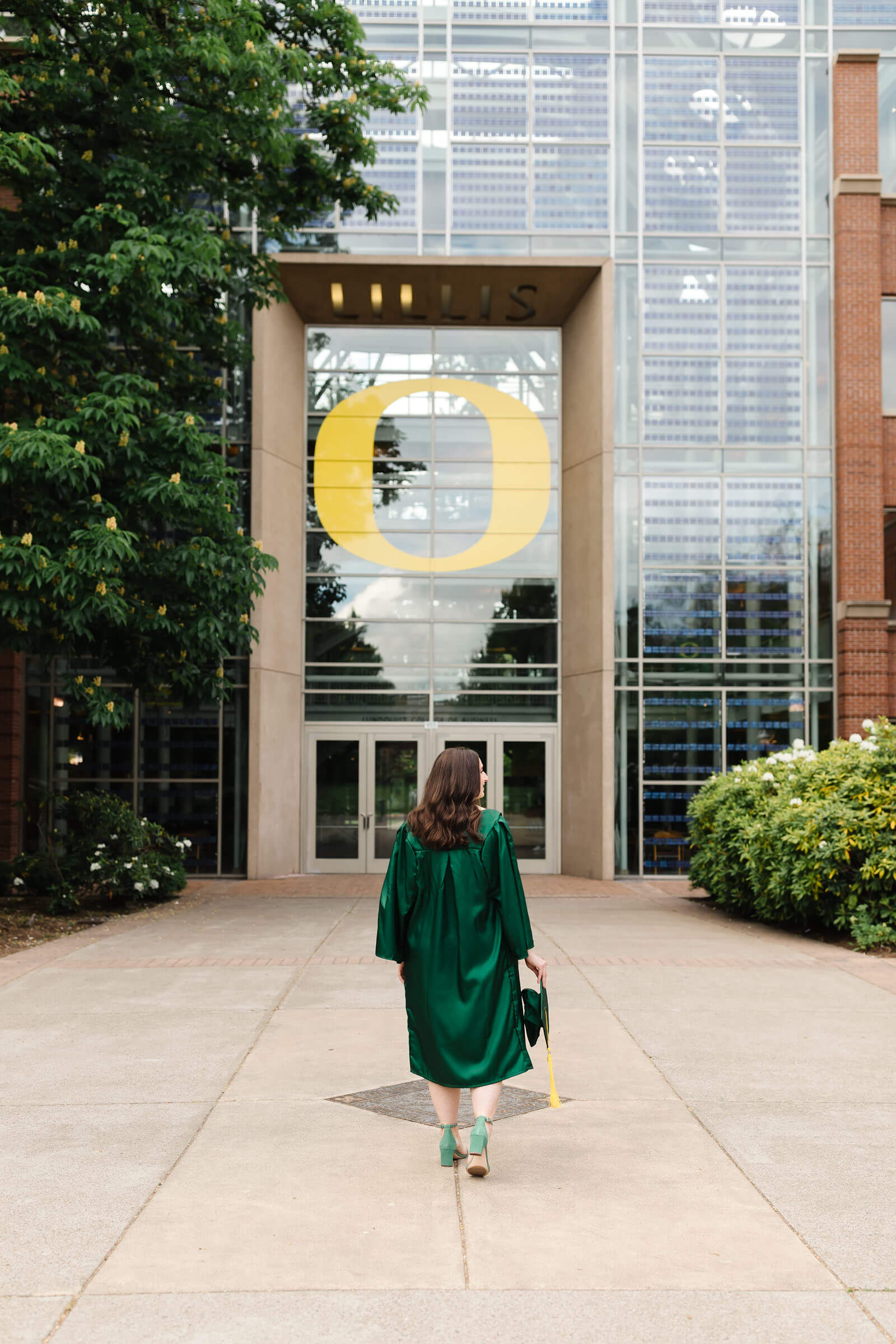 Graduation Pictures at UO | Bryndle Photo