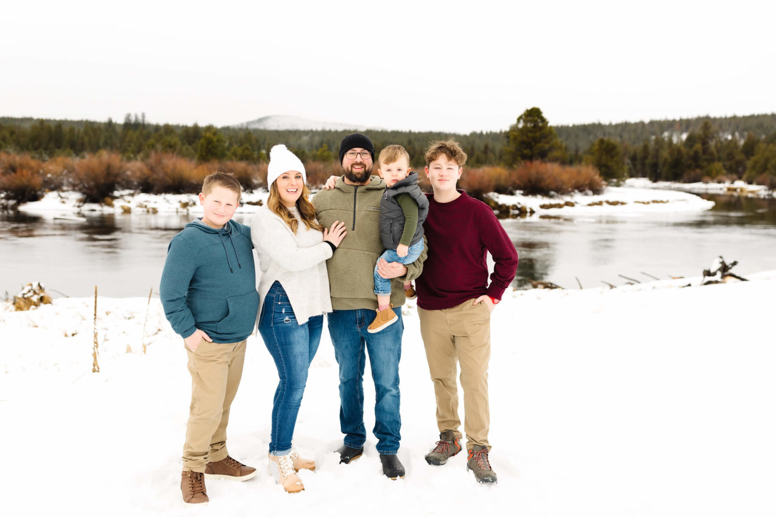 Sunriver Family Photoshoot in the Snow | Bryndle Photo