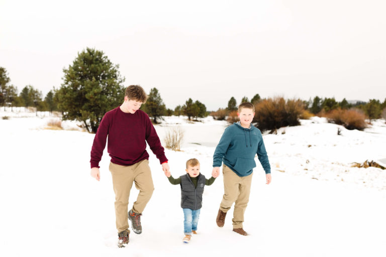 Sunriver Family Photoshoot in the Snow | Bryndle Photo